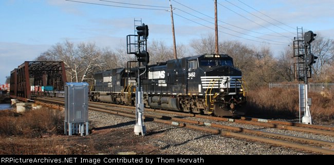 NS 24V is eastbound at 9:25 over CRSA's Lehigh Line